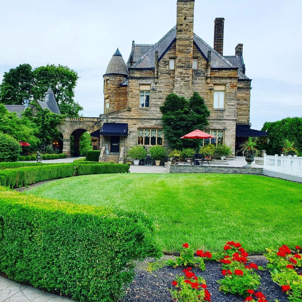 Romantic Getaway at Buhl Mansion | Traxplorio